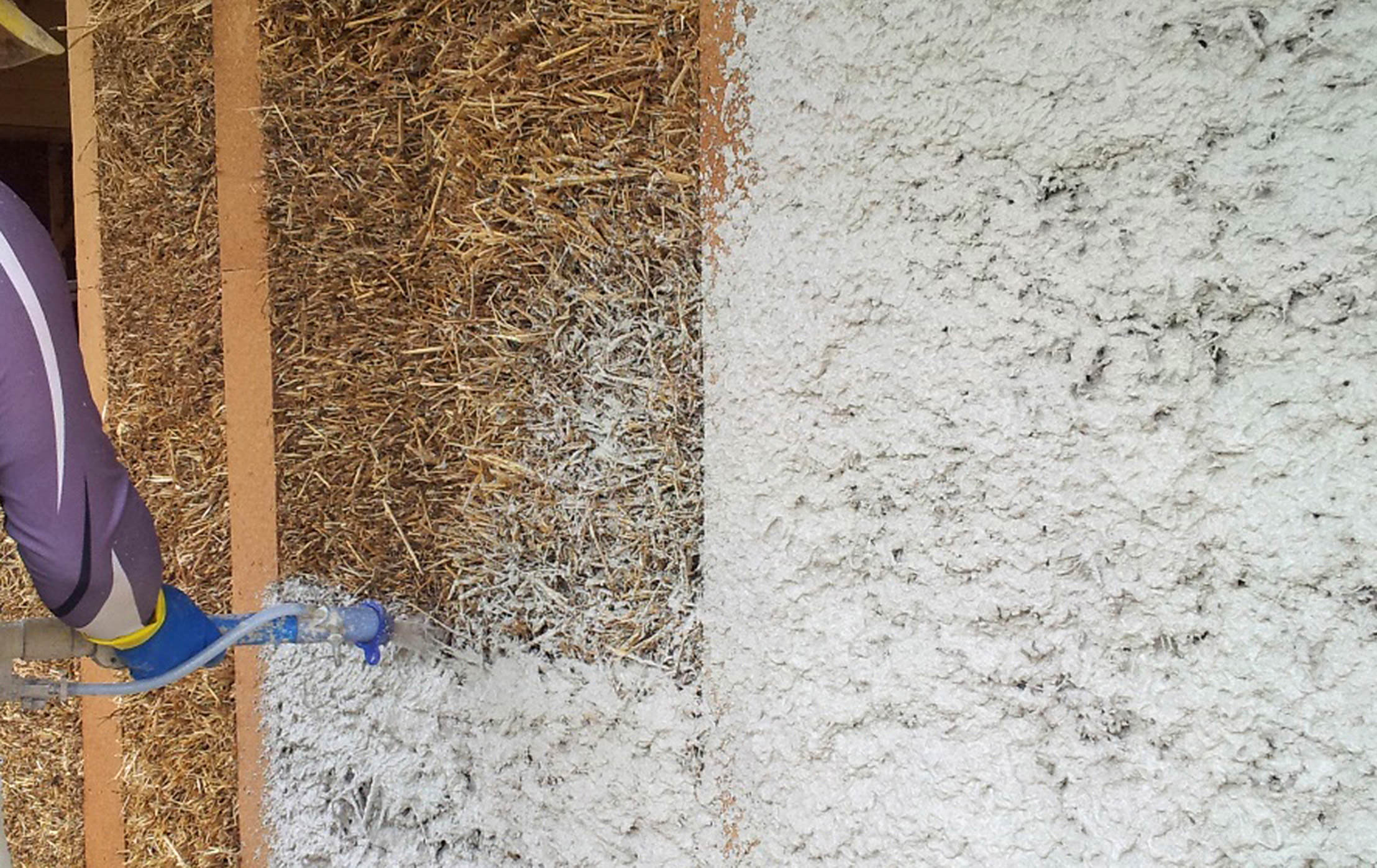 Geprüft: Strohgedämmte Außenwand bereits mit 10 mm Putz feuerbeständig ...