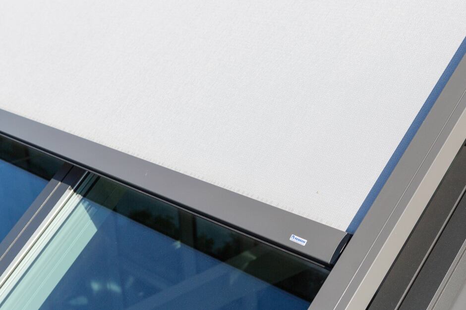 Sonnenschutz à la Renson für das Modulare Oberlicht-System von Velux