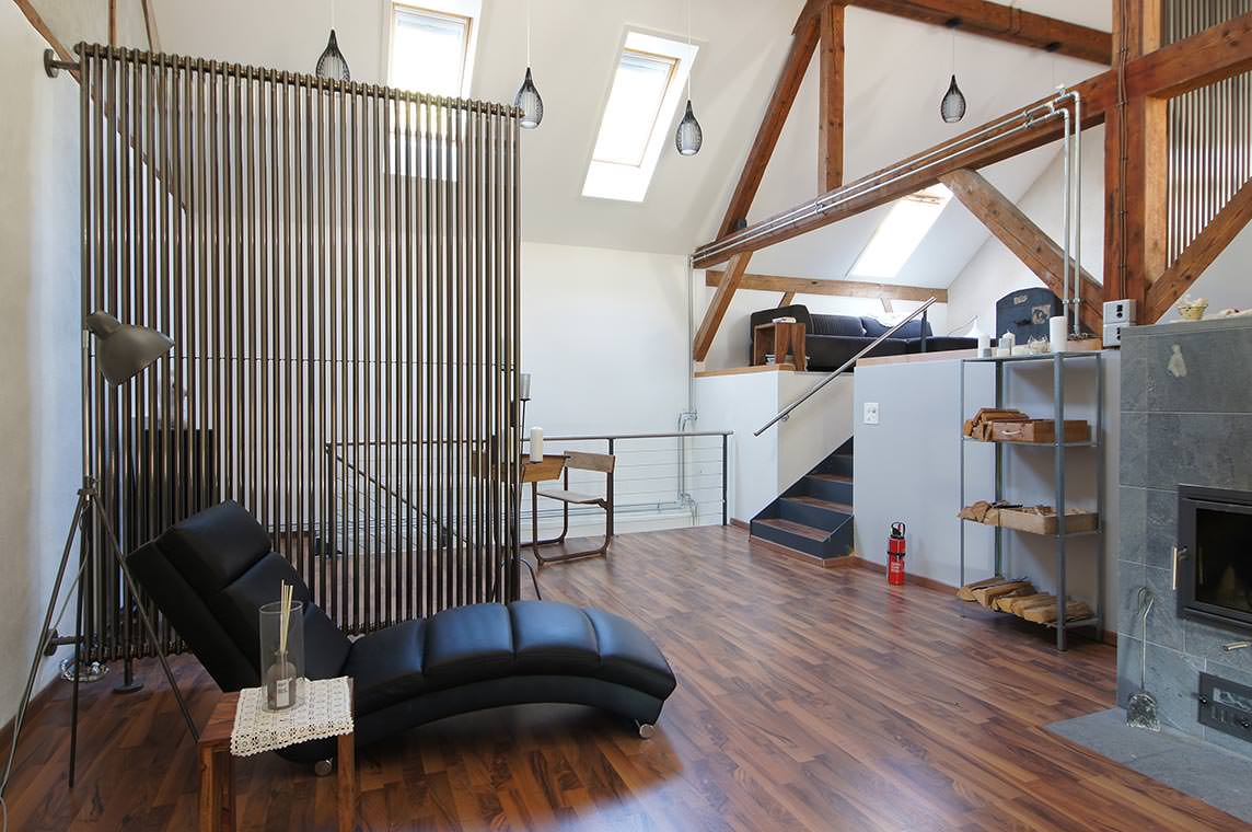 Loft-Living mit überdimensionalen Charlestons als Wärmekörper und ...