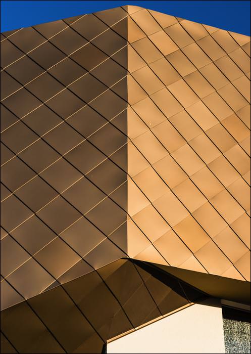 Neue Oberfläche: Falzbare Bronze AL 40 von Kalzip - Bau nachrichten ...