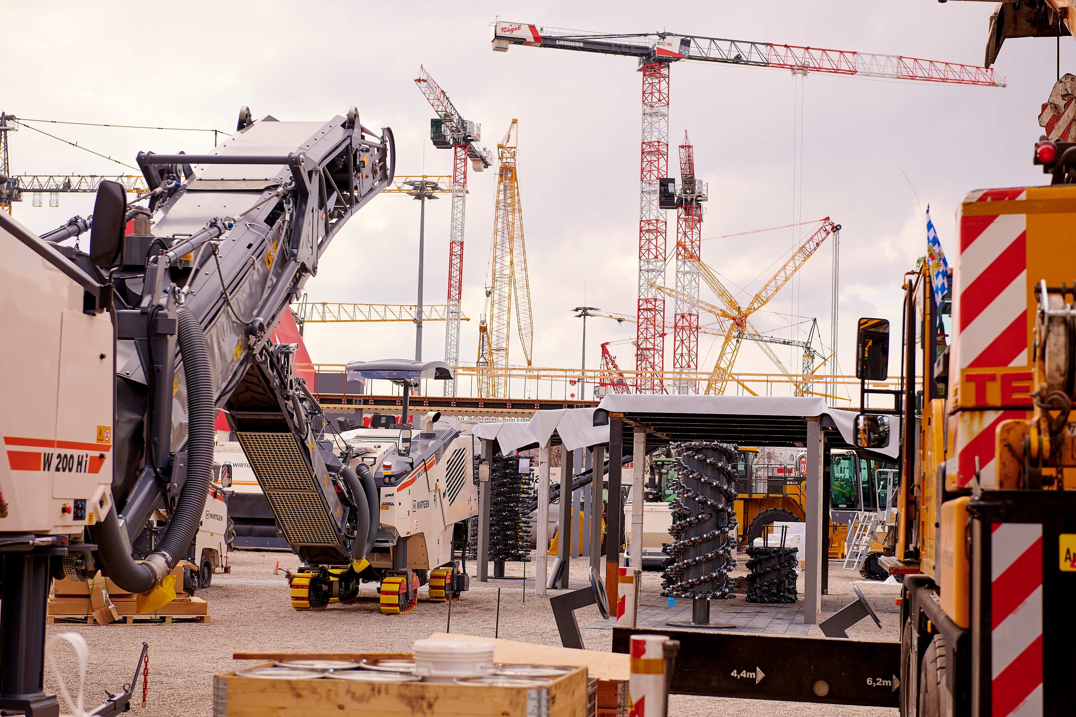 bauma 2019: Erste Fotos vom Aufbau der XXL-Messe | Baumaschienen