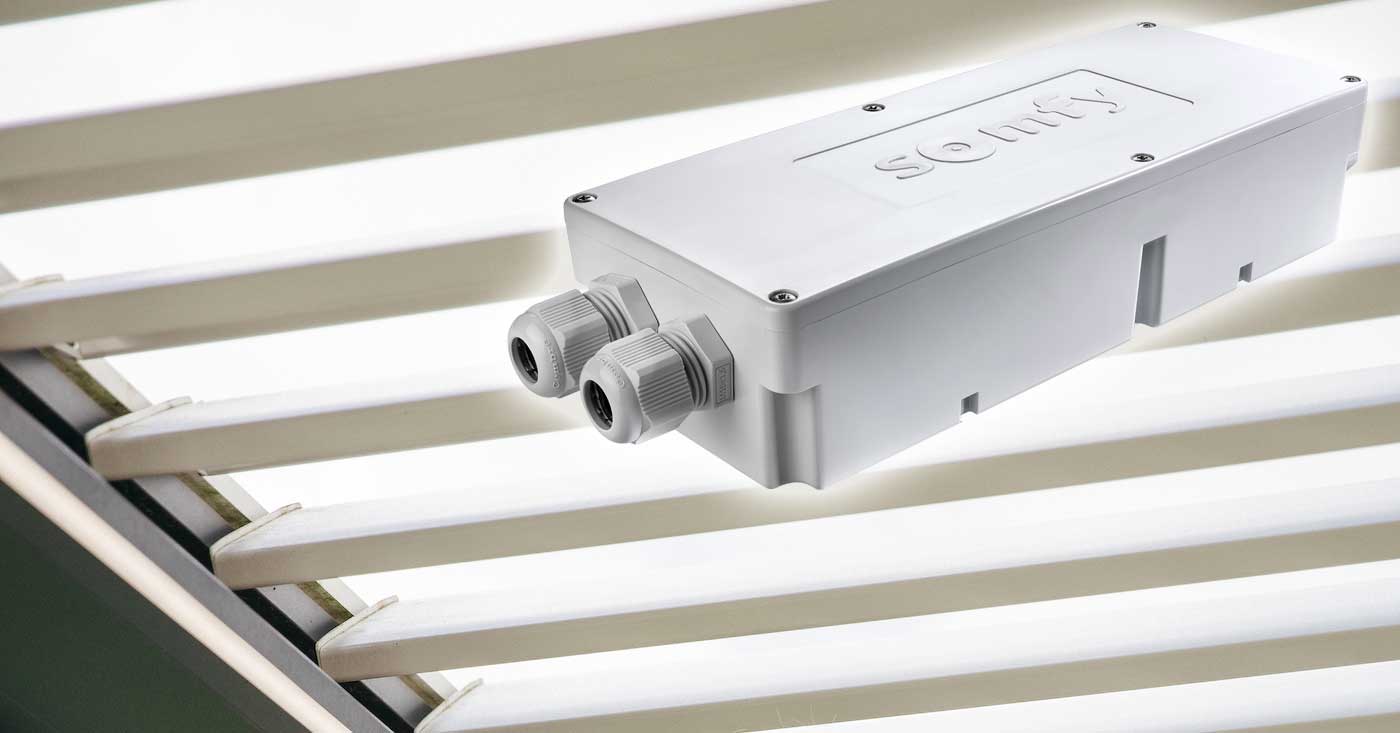 Pergola io Louver Control: Neue smarte Funksteuerung von Somfy für Lamellendächer